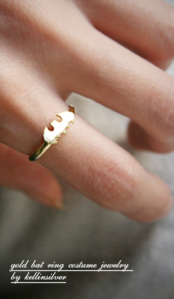 Gold Bat Ring on Luulla